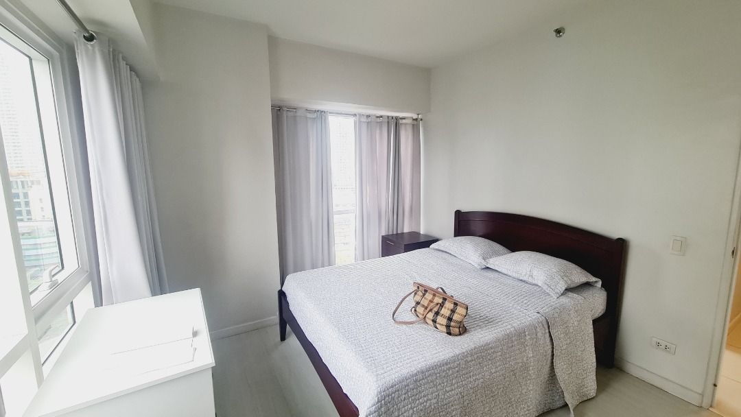 Corner 2BR for Sale - Senta Tower - Legaspi Village near Greenbelt ...