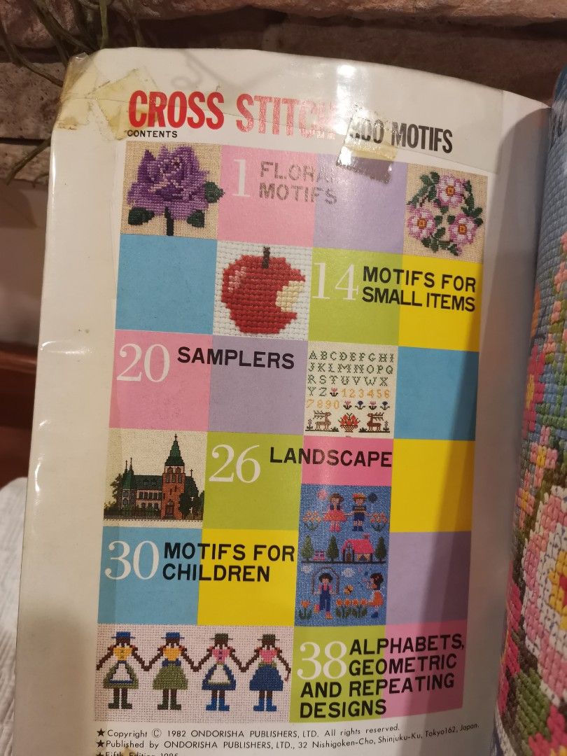 Cross stich book - 300 motifs, Hobbies & Toys, Stationery & Craft ...