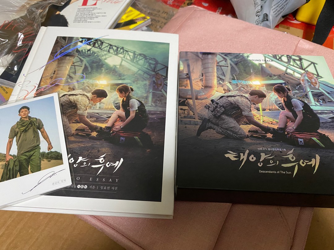 Descendants of the Sun DOTS OST Album and Photobook, Hobbies & Toys ...