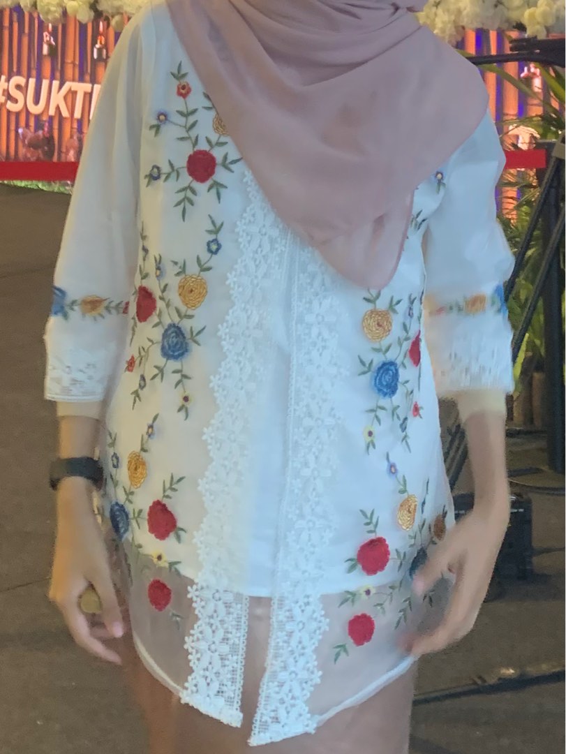 Kebaya sulam embroidery, Women's Fashion, Dresses & Sets, Traditional ...