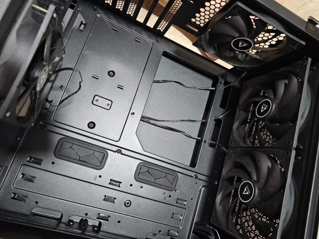 Montech Air 1000 Lite Casing + 4x Arctic fans + 3x new Montech fans ...