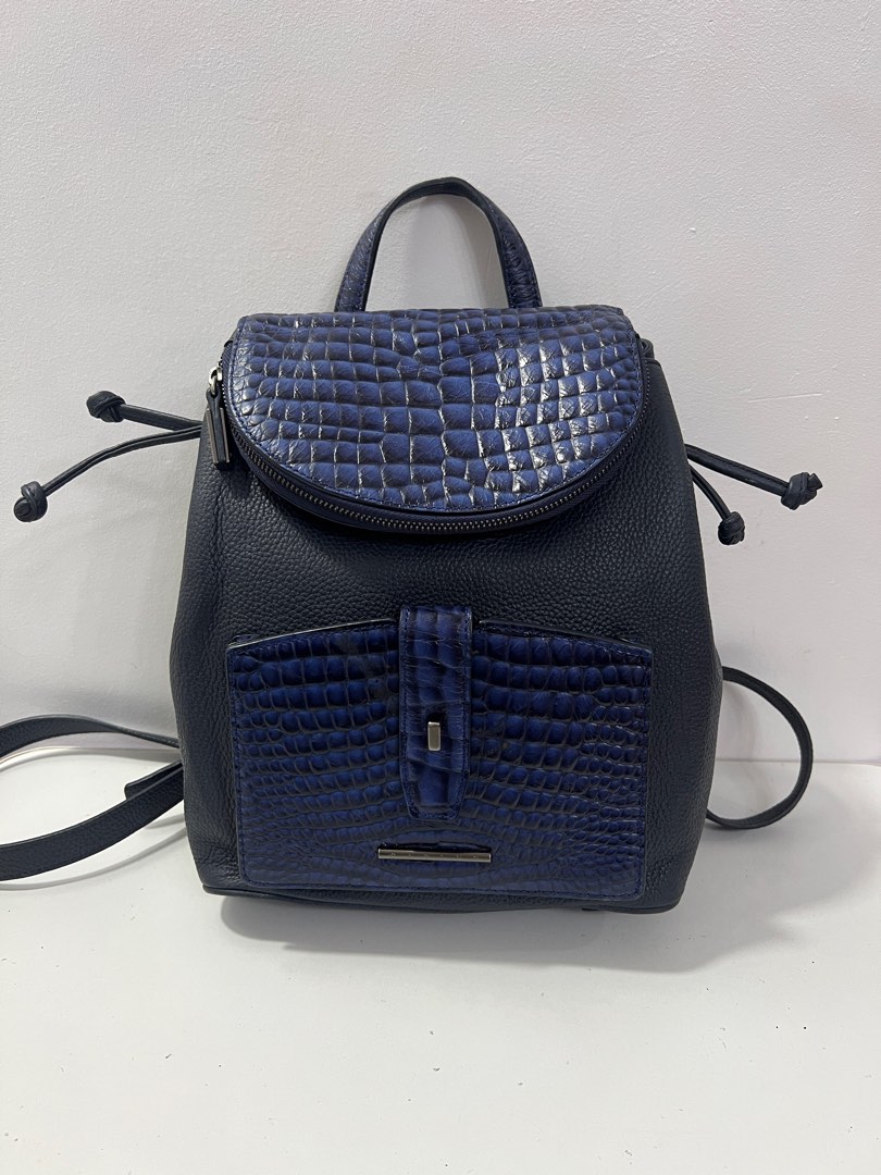 Original Carlyn Backpack Medium, Women's Fashion, Bags & Wallets ...