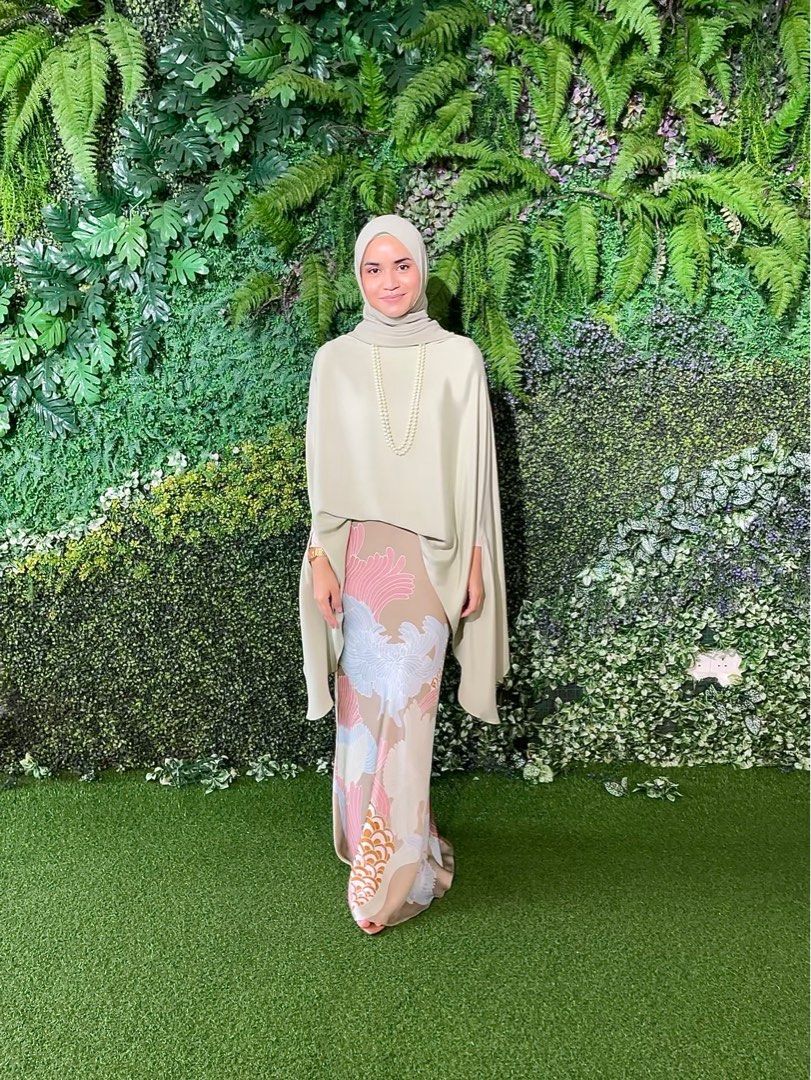 Pieces by Raeesa - Hani Set Crepe Silk, Women's Fashion, Muslimah ...