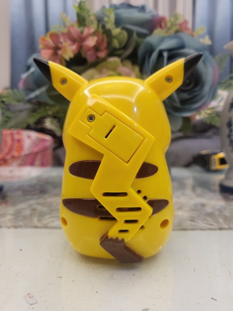 Pokemon Talking Pikachu Light-up Coin Bank/Display, Hobbies & Toys ...