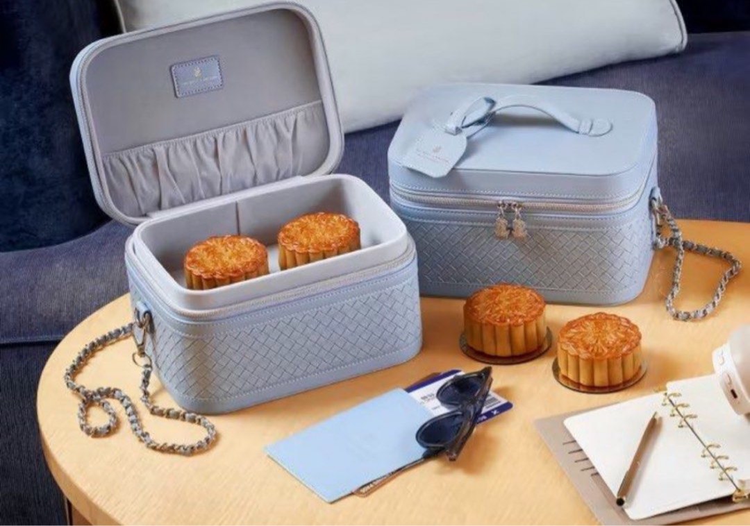ritz carlton mooncake box (blue & Pink), Hobbies & Toys, Travel, Travel ...