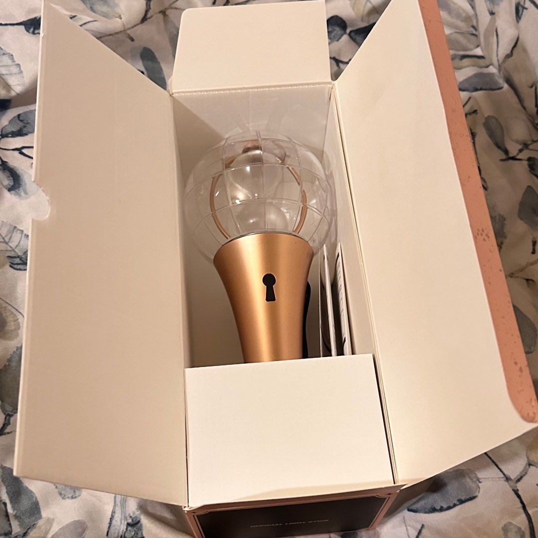 WTS ATEEZ LIGHTSTICK LIGHTINY VERSION 2, Hobbies & Toys, Collectibles ...