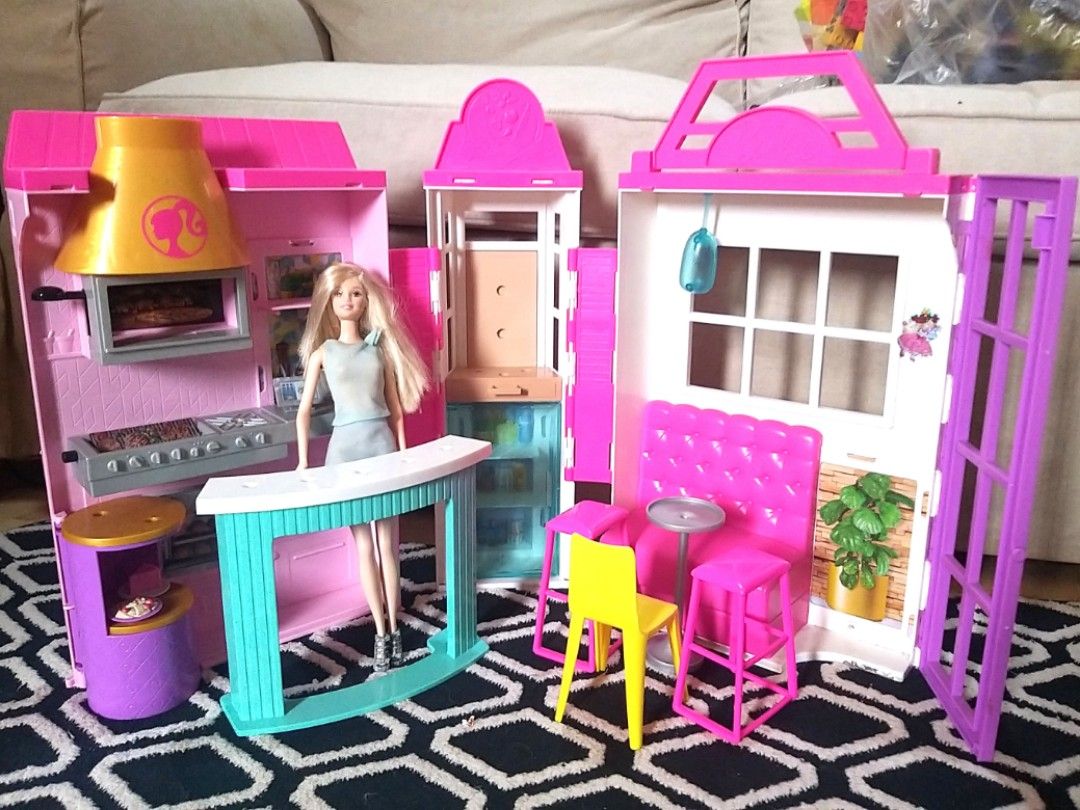 Barbie Cook and Grill Restaurant Doll Play Set, Hobbies & Toys, Toys ...