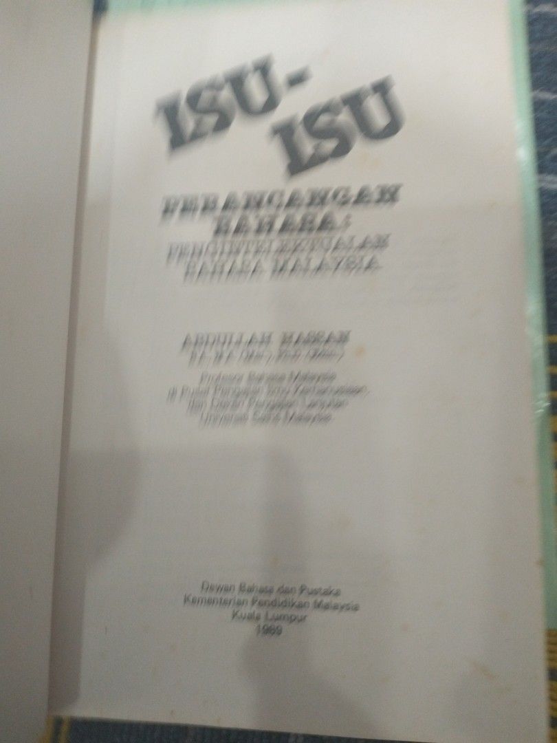 Buku rujukan -:isu - isu bahasa malaysia 1989, Everything Else, Others on Carousell