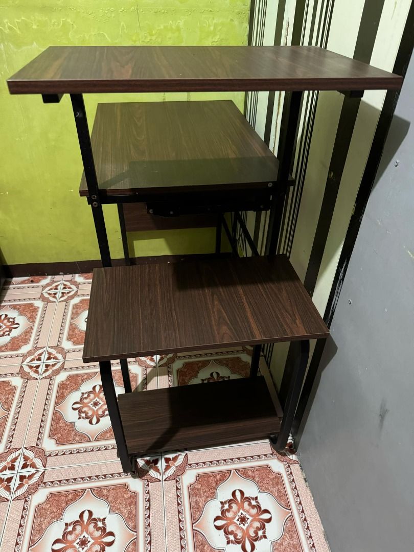 Computer table matibay 2k nalang - bawas gamit lang, Furniture & Home ...