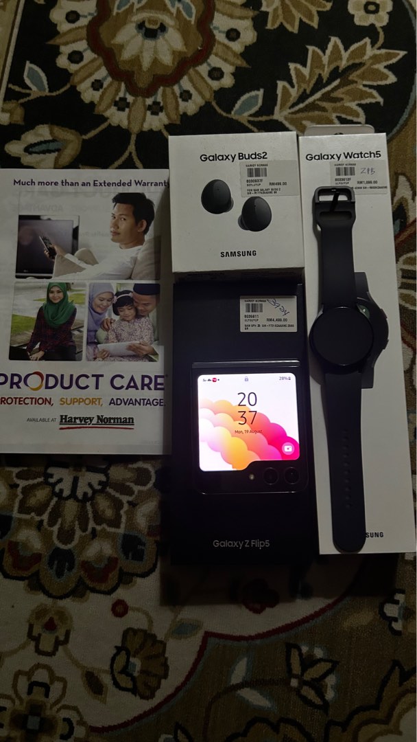 Galaxy Z Flip 5 Graphite 256GB, Mobile Phones & Gadgets, Mobile Phones ...