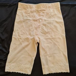 Wacoal girdle pants seamless, Women's Fashion, New Undergarments ...