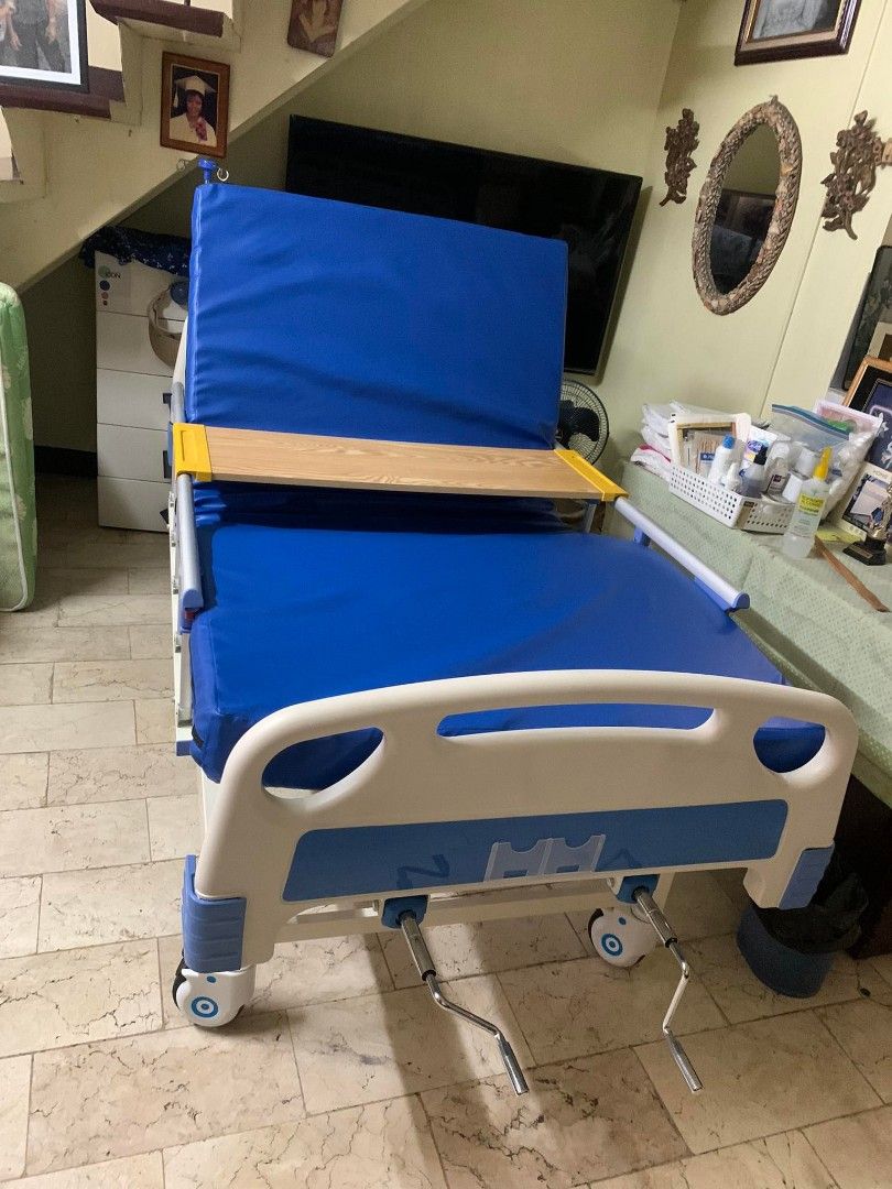 Hospital bed, Health & Nutrition, Medical Supplies & Tools on Carousell