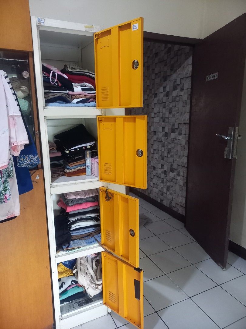 Lemari Besi loker 4 susun, Perabotan Rumah di Carousell