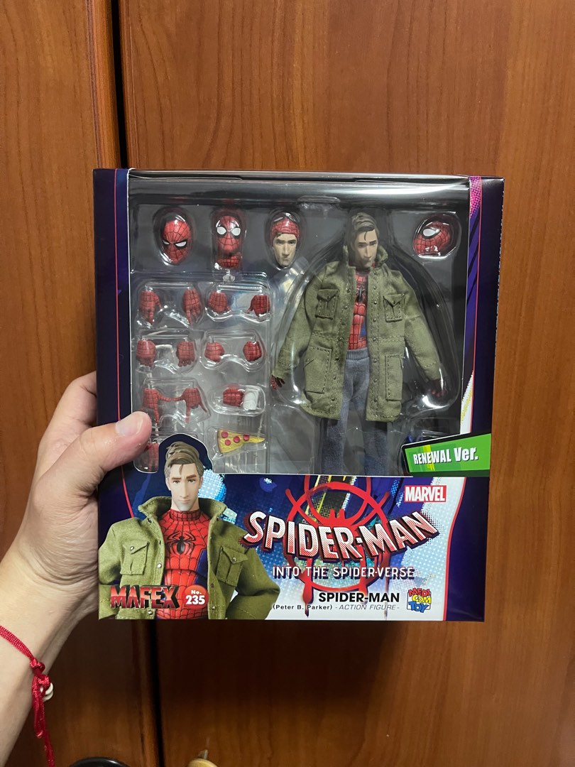 Mafex Peter B Parker Mafex Spider-Man Into the Spider Verse Renewal ...