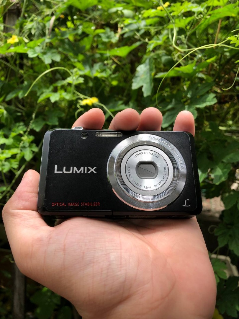 Panasonic Lumix DMC-FH4 in Black, Photography, Cameras on Carousell