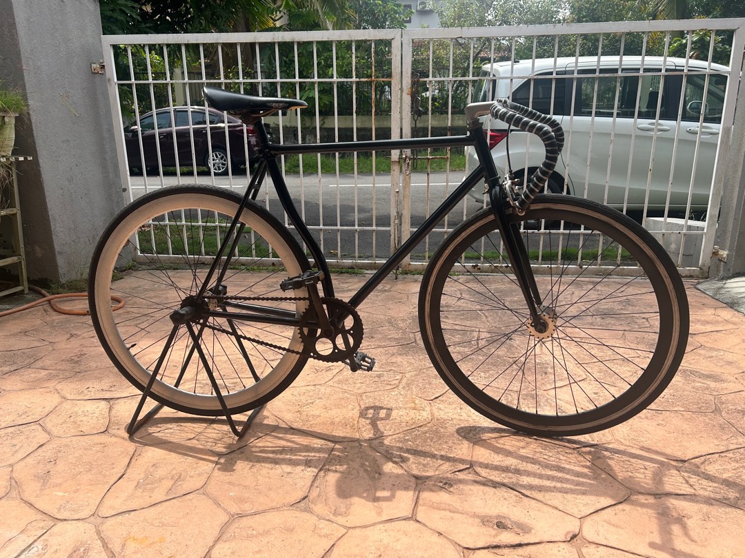 Roadbike fixie, Sports Equipment, Bicycles & Parts, Bicycles on Carousell