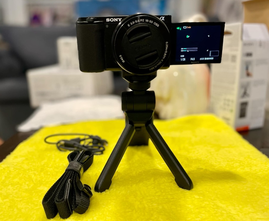 Sony ZV-E10 16-50mm Vlogging Camera with Sony GP-VPT2BT Shooting Grip ...