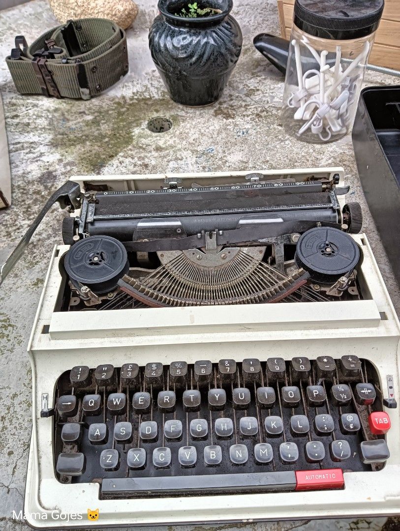 Typewriter made in Japan, Hobbies & Toys, Collectibles & Memorabilia ...