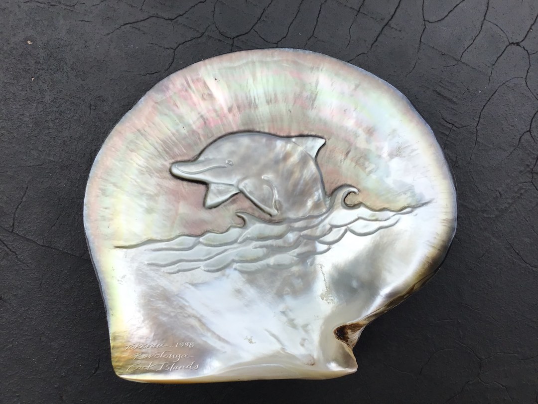 Vintage Mother of Pearl Shell With Hand Carved Dolphin. ( Cook Island ...