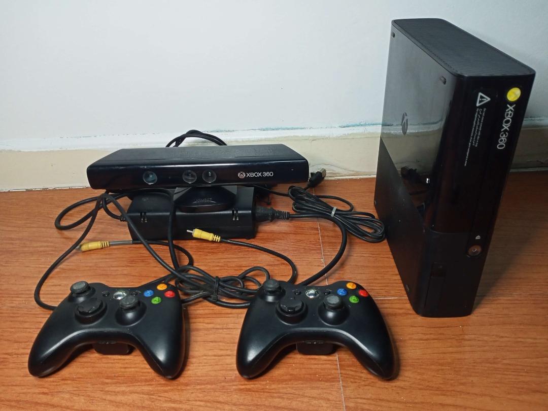 Xbox 360 Console with Kinect Sensor Wireless Controllers Power Supply ...