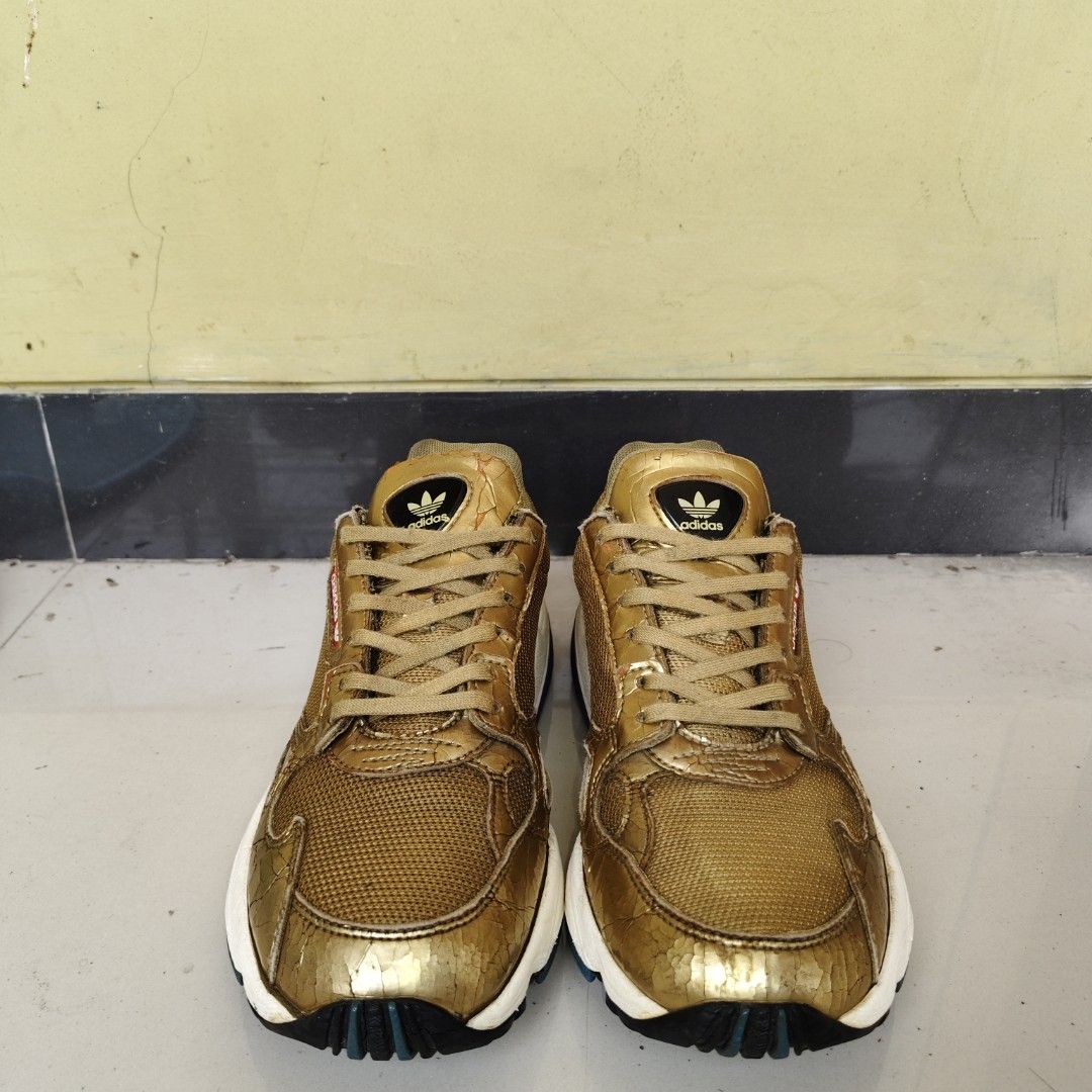 Adidas Falcon Gold (as worn by Jennie Blackpink), Fesyen Wanita, Sepatu ...