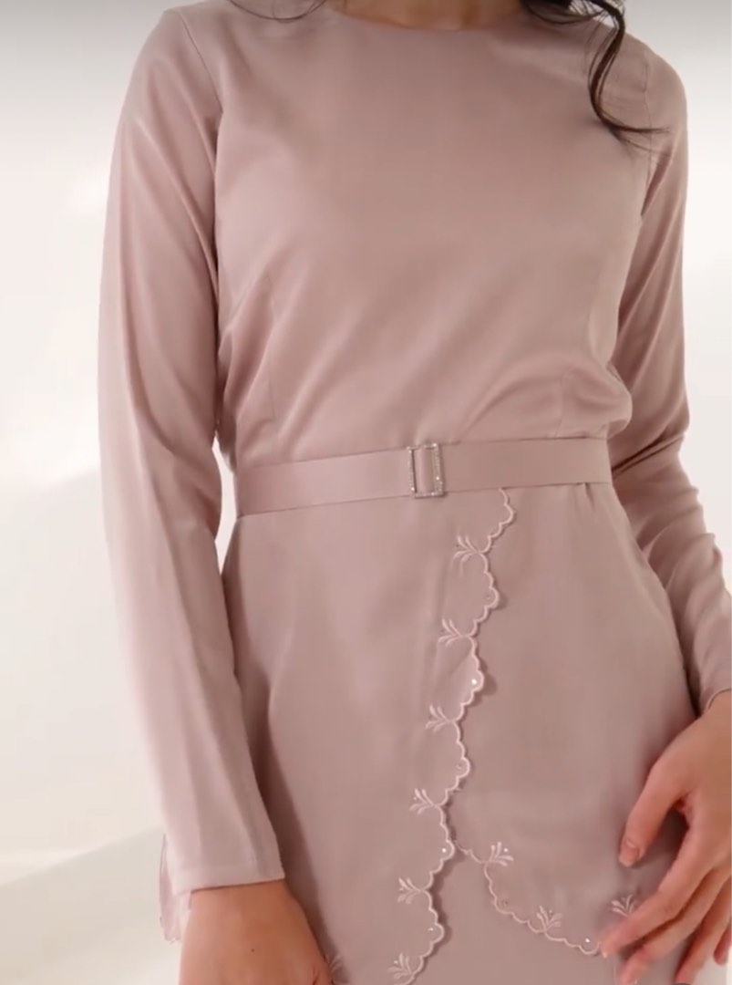 Camellia Empire Natrah kurung XS, Women's Fashion, Dresses & Sets ...