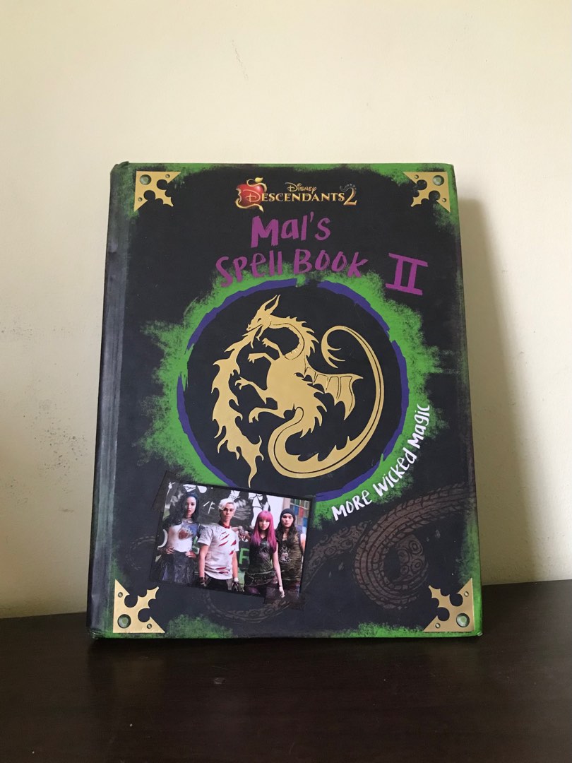 Disney Descendants 2 Mal's Spell Book II: More Wicked Magic [HARDCOVER ...