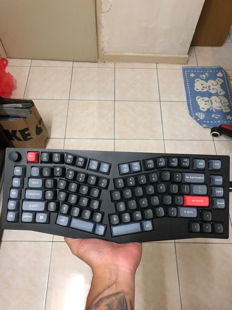 Keychron V8 Alice Keyboard And Logi Trackball Wireless Bt Mouse Computers And Tech Parts