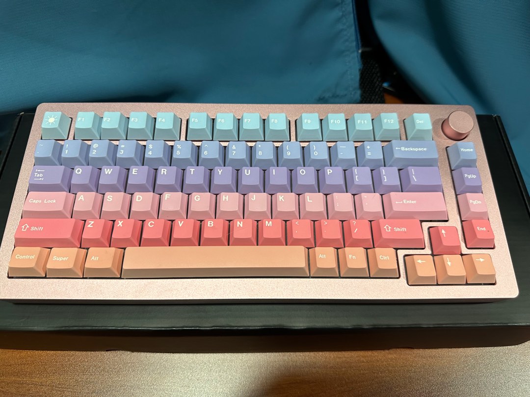 Monsgeek M1 with KTT Peach Linear Switches and Keycaps, Computers ...