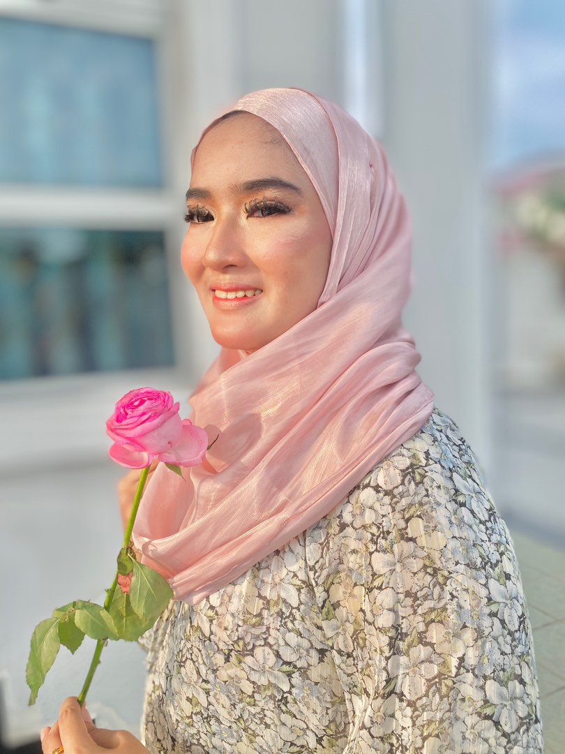 Shimmer Shawl Premium, Women's Fashion, Muslimah Fashion, Hijabs on ...