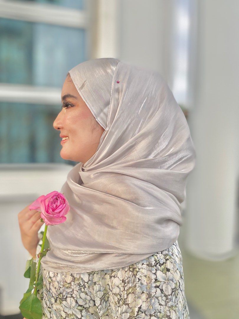 Shimmer Shawl Premium, Women's Fashion, Muslimah Fashion, Hijabs on ...