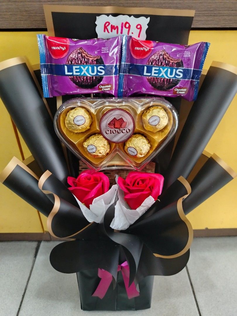Bunga, chocolate dan bear kicik dijual, Hobbies & Toys, Stationery ...