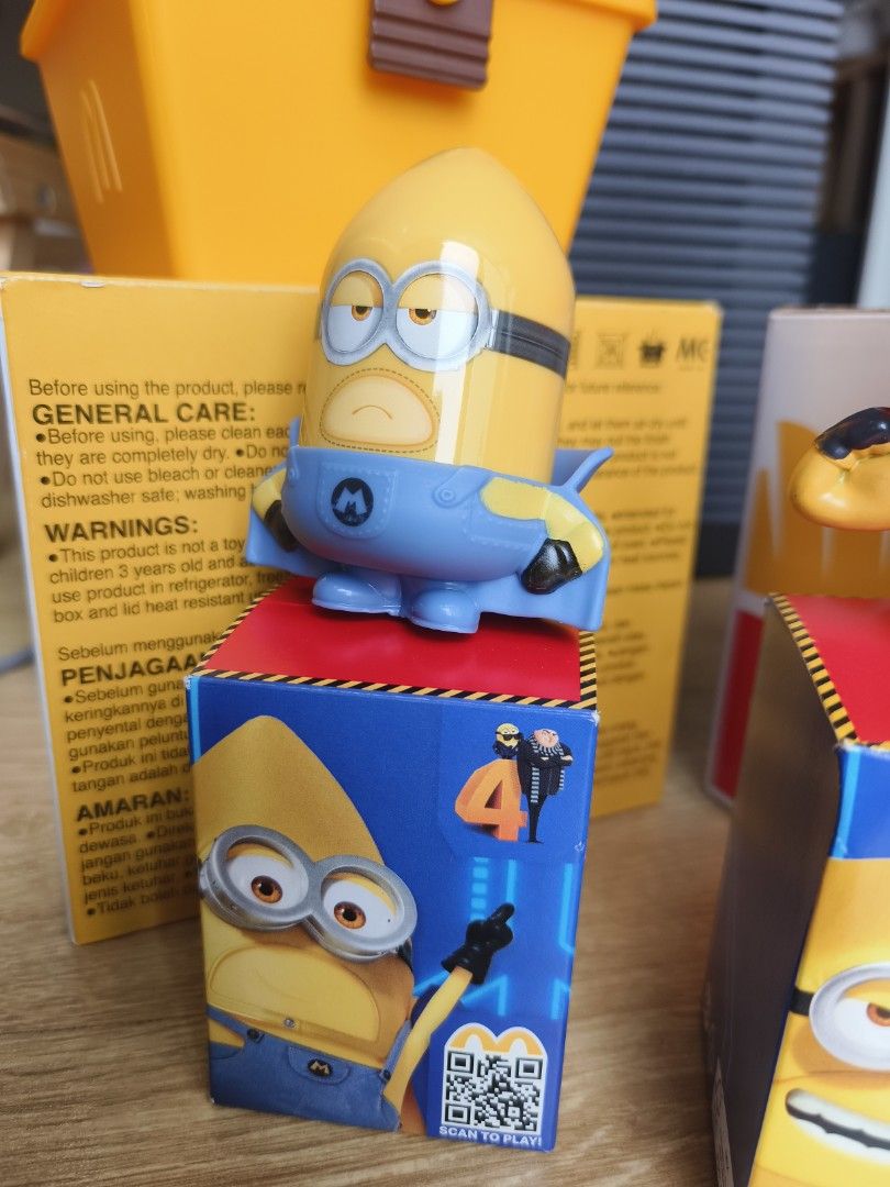 Mc donald stackable lunch box + 2 minions figures, Hobbies & Toys ...