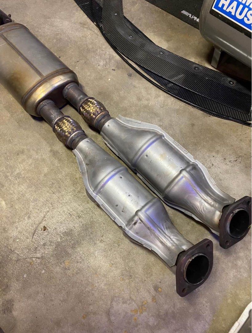 GTR R35 OEM Original Stock Midpipe / Y Pipe ( with cat ), Car ...
