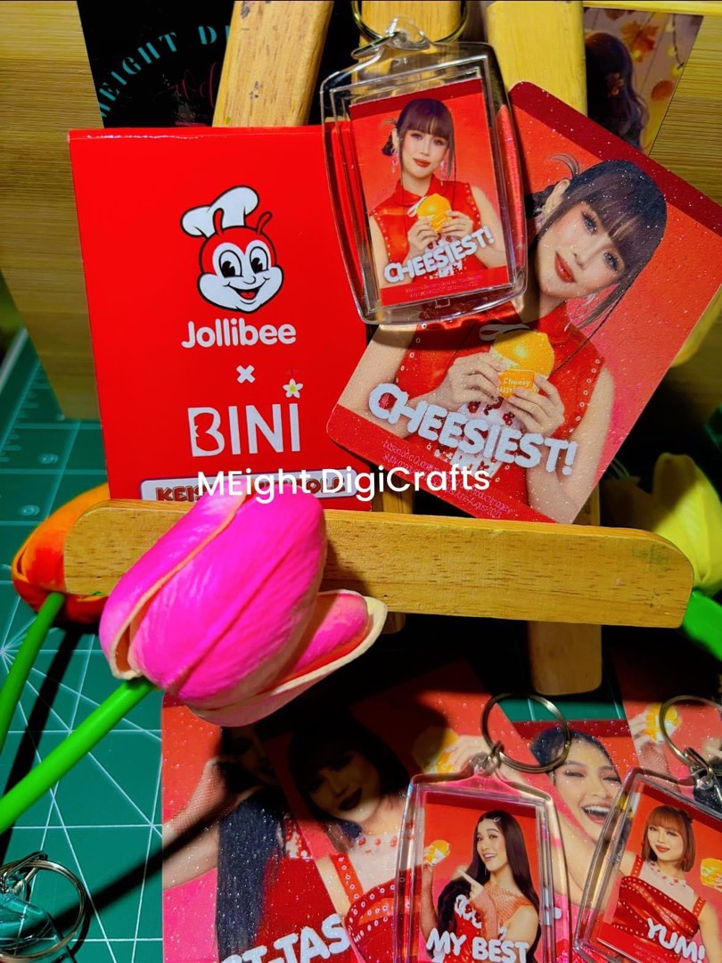 JOLLIBINI PHOTO CARDS WITH FREE KEYCHAIN, Hobbies & Toys, Memorabilia ...