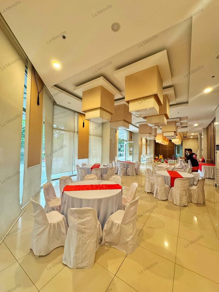 Round Table for Rent, Furniture & Home Living, Furniture, Tables & Sets ...