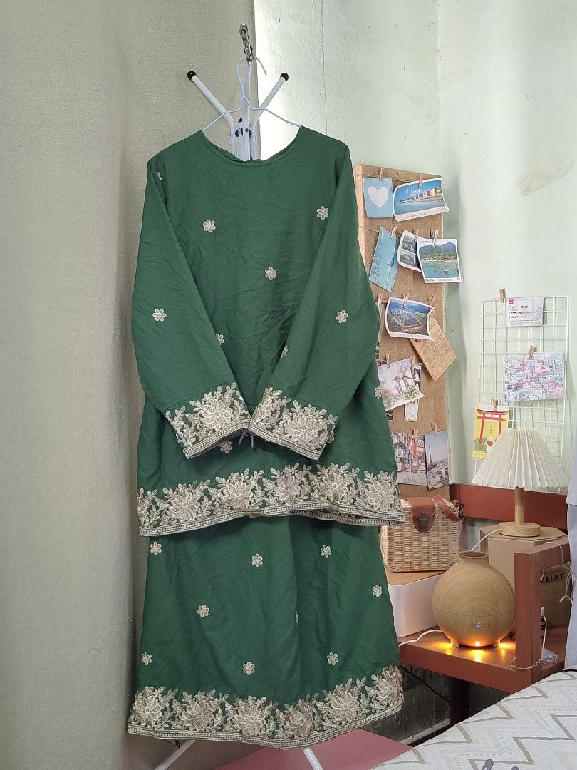 Saree baju kurung, Women's Fashion, Dresses & Sets, Traditional ...