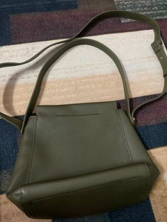 Bethany Roma Cross Body bag, Women's Fashion, Bags & Wallets, Cross ...