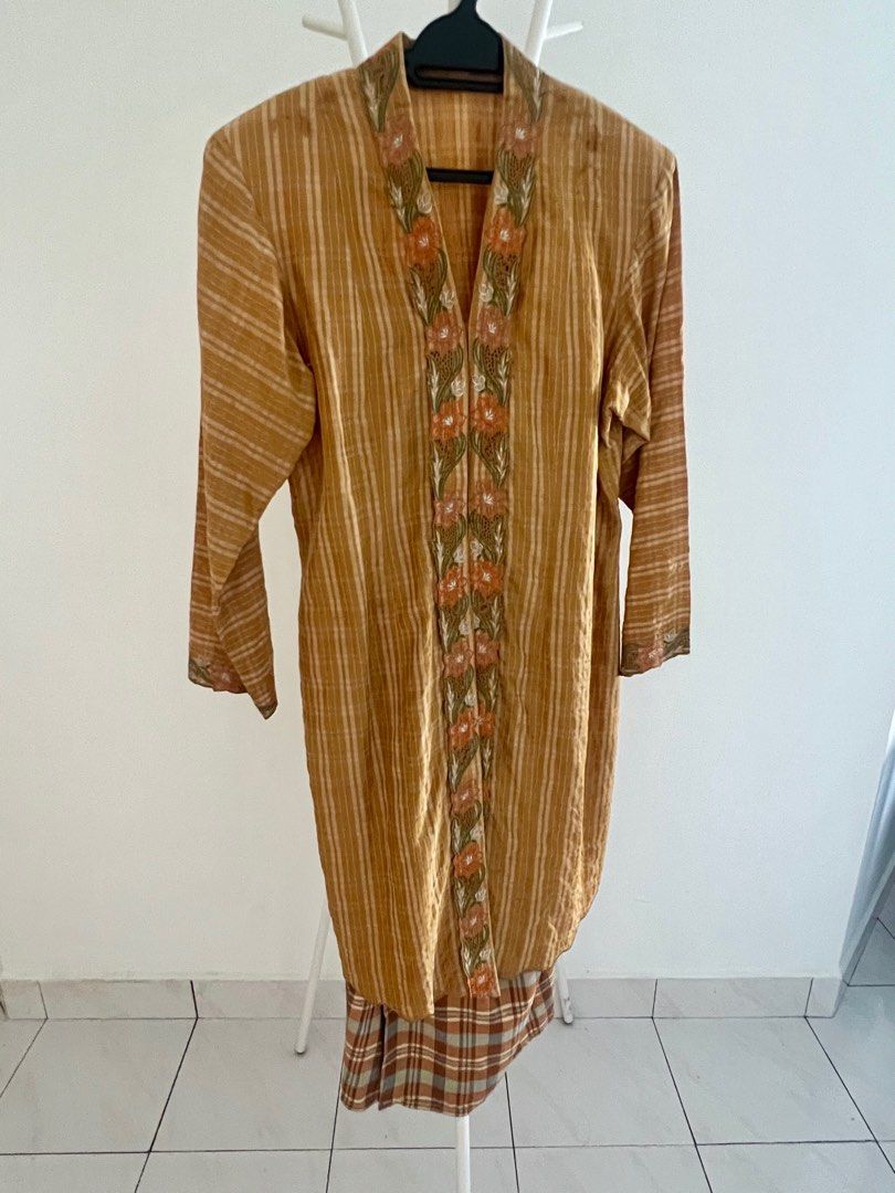 Custom Made Kebaya Labuh with Floral Embroidery, Women's Fashion ...