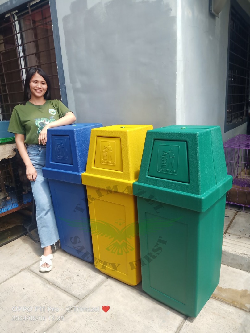 HOODED TRASH BIN KING 120 LITERS, Furniture & Home Living, Cleaning ...