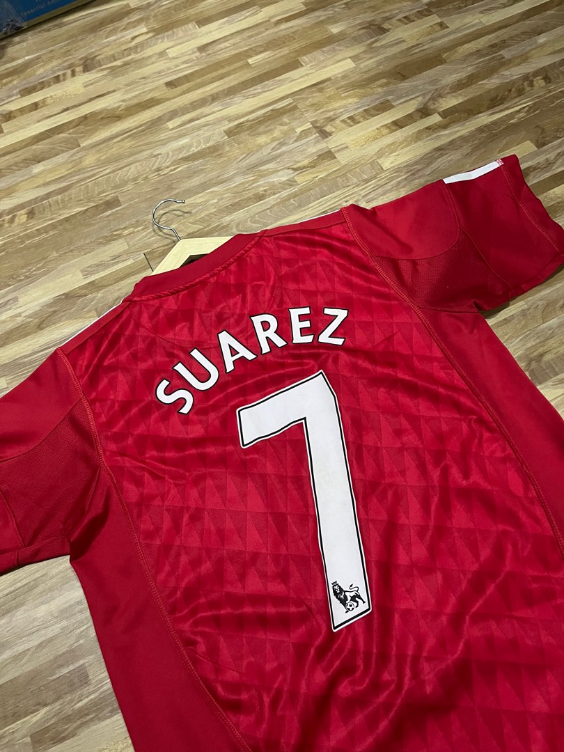 Liverpool jersey nameset suarez, Men's Fashion, Tops & Sets, Tshirts ...