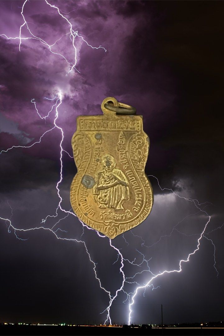 LP Koon / Closed gold amulet luk nimit / BE 2547, Hobbies & Toys ...