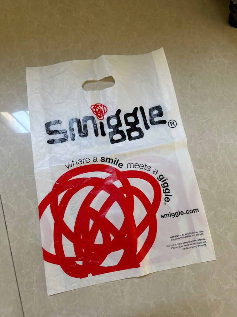Smiggle paperbag, Bayi & Anak, Lainnya di Carousell