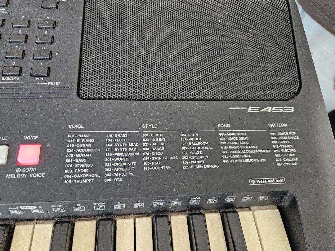 Yamaha Keyboard PSR E453, Hobbies & Toys, Music & Media, Musical ...