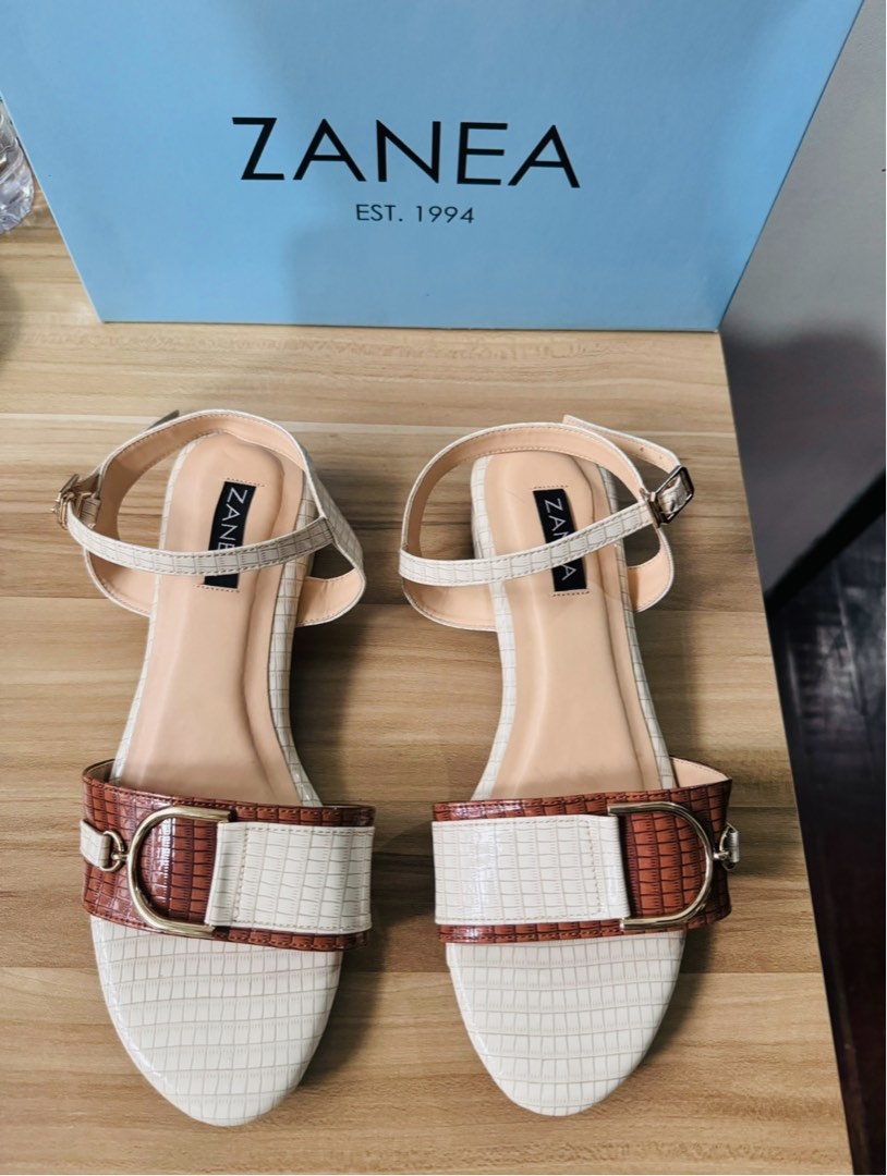 Zanea Flat Sandals, Women's Fashion, Footwear, Flats & Sandals on Carousell