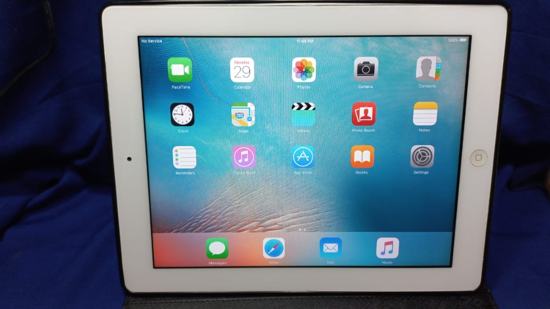 Apple iPad2 wifi 32GB (silver 9.7") Model Apple iPad 2 Cellular A1396 ...
