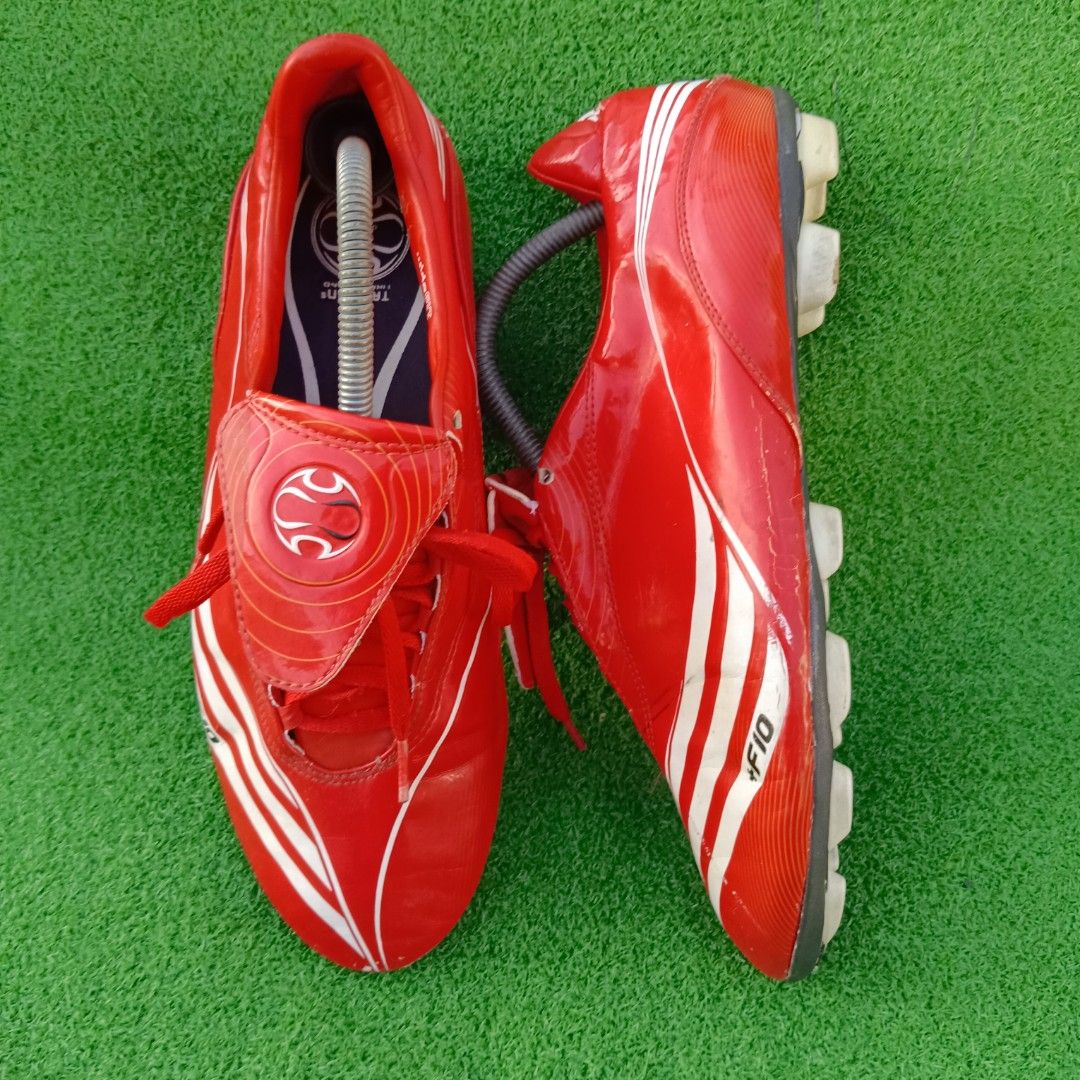 Kasut bola adidas saiz 10uk, Men's Fashion, Footwear, Boots on Carousell