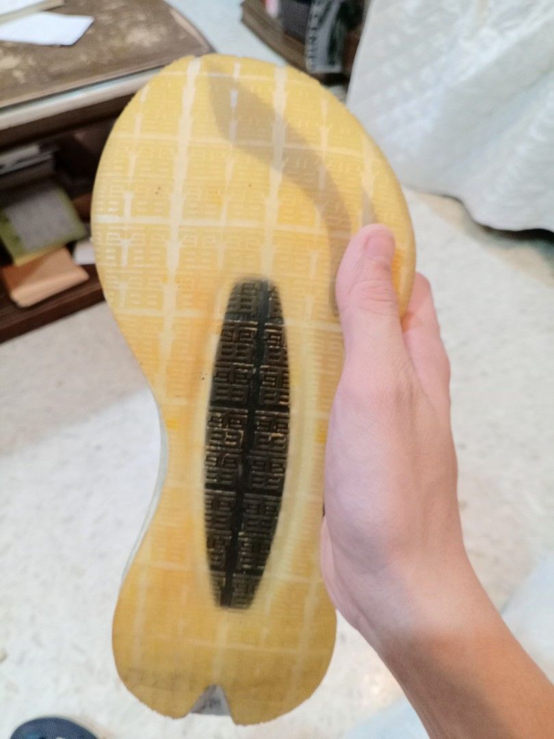 Li-Ning Shadow Essential, Men's Fashion, Footwear, Sneakers on Carousell
