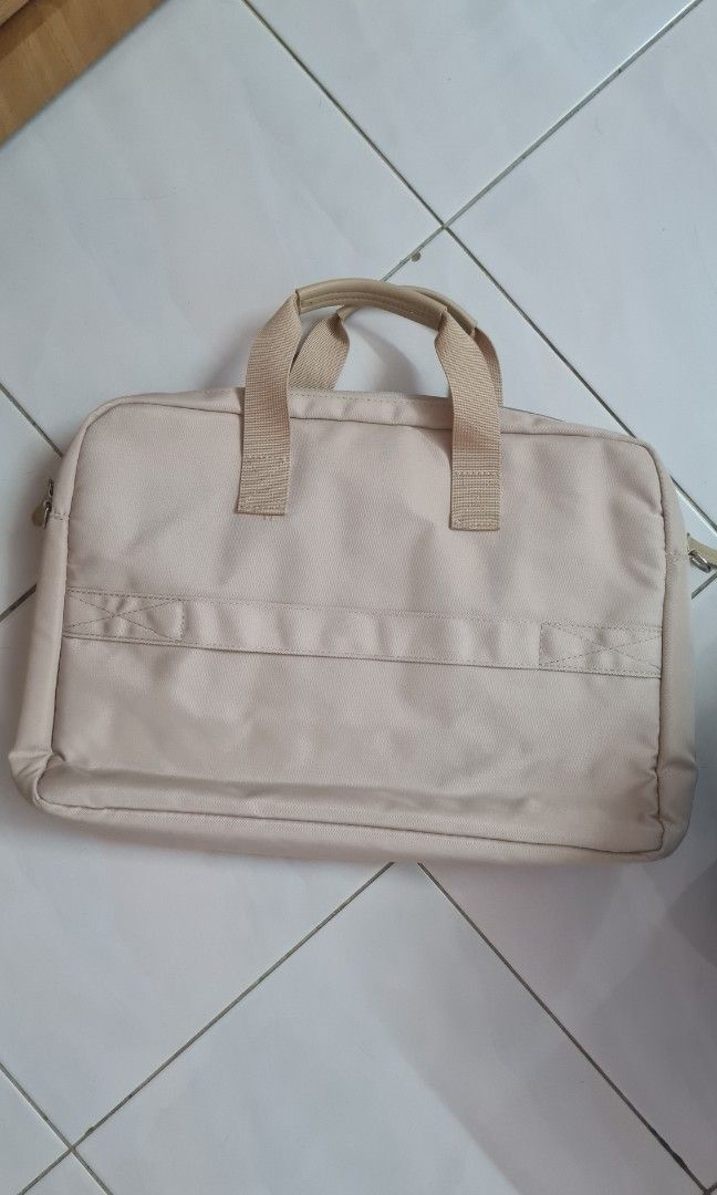 Mahoo laptop bag, Luxury, Bags & Wallets on Carousell