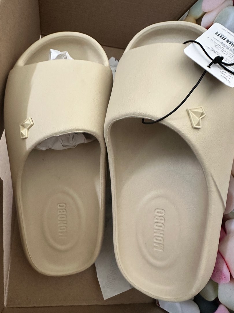 Monobo Marshmallow Classic, Men's Fashion, Footwear, Slippers & Slides ...
